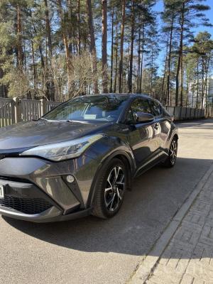 Pelēks Toyota C-HR 2021 Rīga, ar dzinēja tilpumu 1.80 L un nobraukumu 88 tūkst. km par 20000 €, foto 4 vietnē AUTOMOTO.COM.LV
