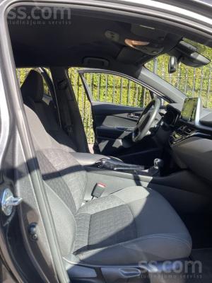Pelēks Toyota C-HR 2021 Rīga, ar dzinēja tilpumu 1.80 L un nobraukumu 88 tūkst. km par 20000 €, foto 8 vietnē AUTOMOTO.COM.LV