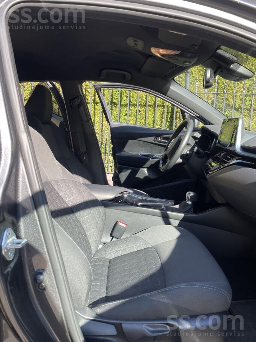 Pelēks Toyota C-HR 2021 Rīga, ar dzinēja tilpumu 1.80 L un nobraukumu 88 tūkst. km par 20000 €, foto 8 vietnē AUTOMOTO.COM.LV