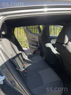 Pelēks Toyota C-HR 2021 Rīga, ar dzinēja tilpumu 1.80 L un nobraukumu 88 tūkst. km par 20000 €, foto 13 vietnē AUTOMOTO.COM.LV