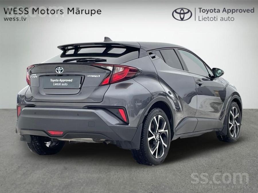 Серый Тойота C-HR 2021 в Рига, объемом двигателя 1.80 л и пробегом 102 тыс. км за 18990 €, фото 3 на AUTOMOTO.COM.LV