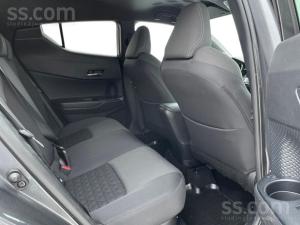 Серый Тойота C-HR 2021 в Рига, объемом двигателя 1.80 л и пробегом 102 тыс. км за 18990 €, фото 8 на AUTOMOTO.COM.LV