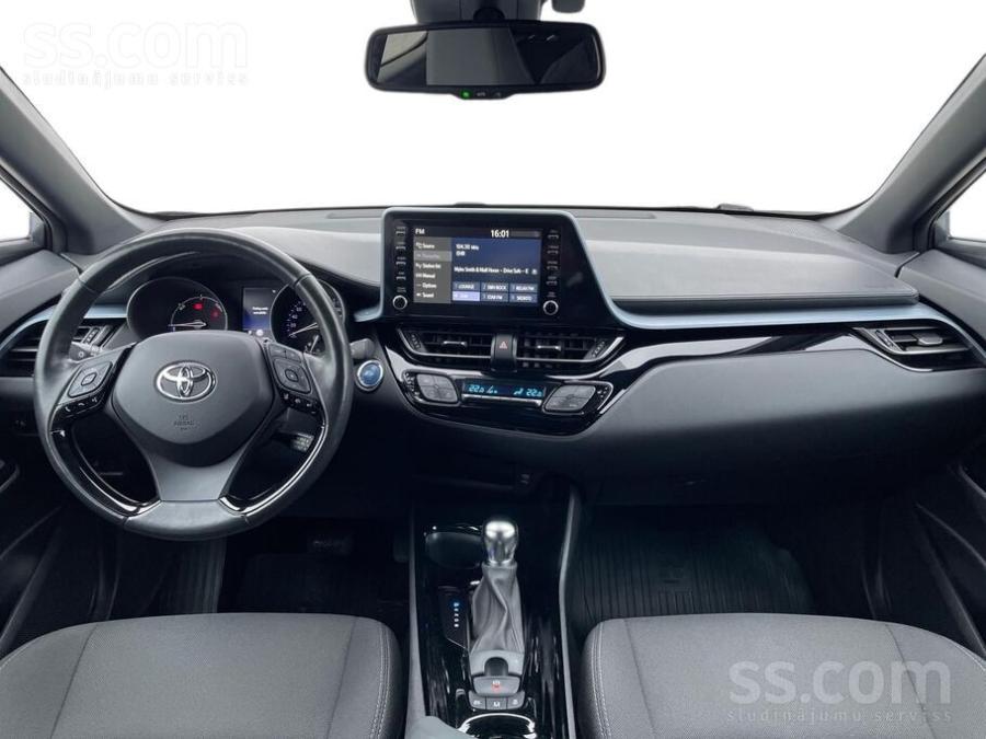 Серый Тойота C-HR 2021 в Рига, объемом двигателя 1.80 л и пробегом 102 тыс. км за 18990 €, фото 9 на AUTOMOTO.COM.LV