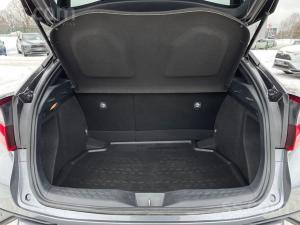 Серый Тойота C-HR 2021 в Рига, объемом двигателя 1.80 л и пробегом 102 тыс. км за 18990 €, фото 11 на AUTOMOTO.COM.LV