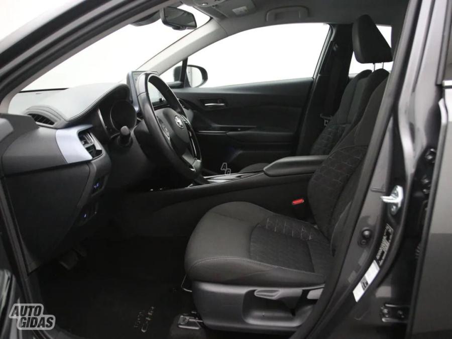 Pelēks Toyota C-HR 2021 Viļņa, ar dzinēja tilpumu 2.00 L un nobraukumu 280 tūkst. km par 14999 €, foto 5 vietnē AUTOMOTO.COM.LV
