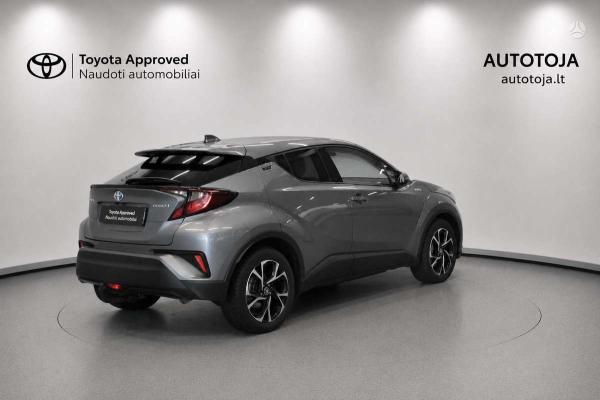 Серый Тойота C-HR 2021 в Каунас, объемом двигателя 1.80 л и пробегом 106 тыс. км за 21500 €, фото 2 на AUTOMOTO.COM.LV