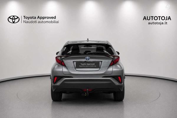 Серый Тойота C-HR 2021 в Каунас, объемом двигателя 1.80 л и пробегом 106 тыс. км за 21500 €, фото 4 на AUTOMOTO.COM.LV