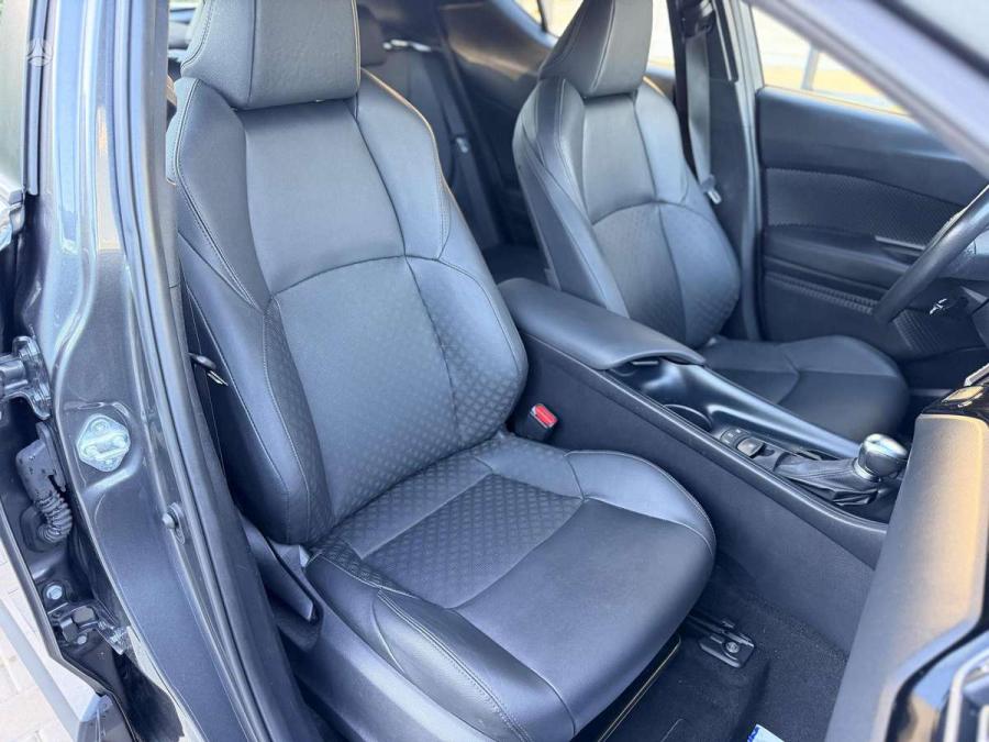 Pelēks Toyota C-HR 2021 Viļņa, ar dzinēja tilpumu 1.80 L un nobraukumu 176 tūkst. km par 18400 €, foto 19 vietnē AUTOMOTO.COM.LV