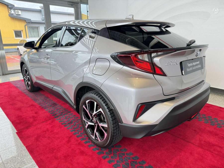 Pelēks Toyota C-HR 2021 Šauļi, ar dzinēja tilpumu 1.80 L un nobraukumu 81 tūkst. km par 21900 €, foto 6 vietnē AUTOMOTO.COM.LV