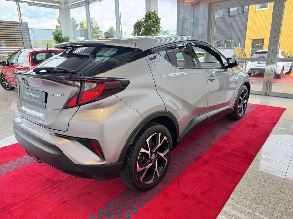 Серый Тойота C-HR 2021 в Шяуляй, объемом двигателя 1.80 л и пробегом 81 тыс. км за 21900 €, фото 6 на AUTOMOTO.COM.LV