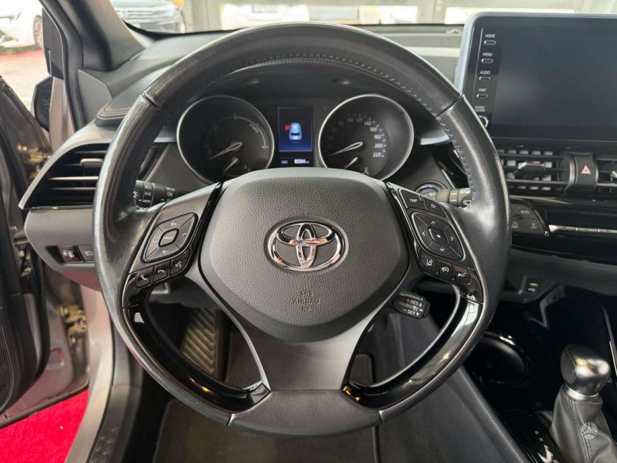 Pelēks Toyota C-HR 2021 Šauļi, ar dzinēja tilpumu 1.80 L un nobraukumu 81 tūkst. km par 21900 €, foto 14 vietnē AUTOMOTO.COM.LV
