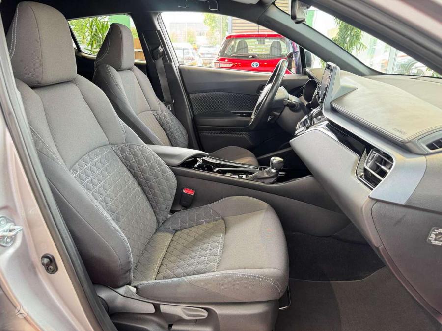 Pelēks Toyota C-HR 2021 Šauļi, ar dzinēja tilpumu 1.80 L un nobraukumu 81 tūkst. km par 21900 €, foto 23 vietnē AUTOMOTO.COM.LV