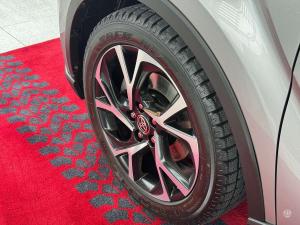 Pelēks Toyota C-HR 2021 Šauļi, ar dzinēja tilpumu 1.80 L un nobraukumu 81 tūkst. km par 21900 €, foto 27 vietnē AUTOMOTO.COM.LV