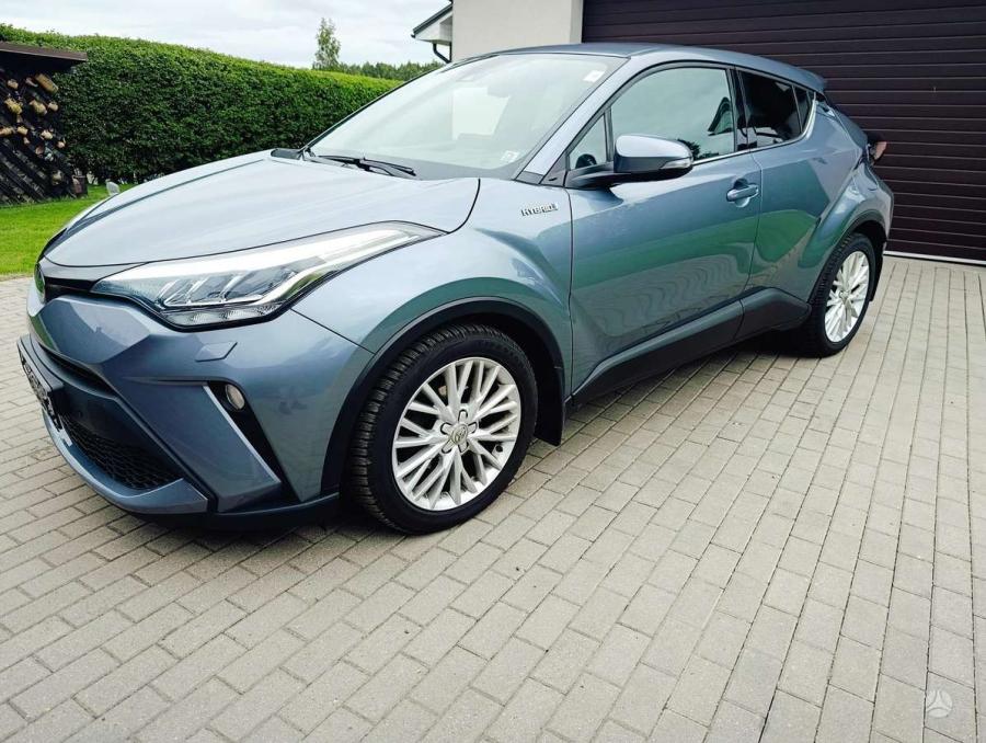 Серый Тойота C-HR 2021 в Шяуляй, объемом двигателя 1.80 л и пробегом 140 тыс. км за 17850 €, фото 1 на AUTOMOTO.COM.LV