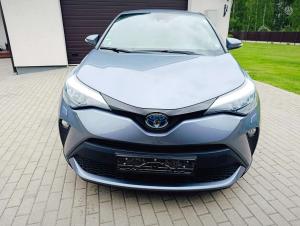 Серый Тойота C-HR 2021 в Шяуляй, объемом двигателя 1.80 л и пробегом 140 тыс. км за 17850 €, фото 4 на AUTOMOTO.COM.LV
