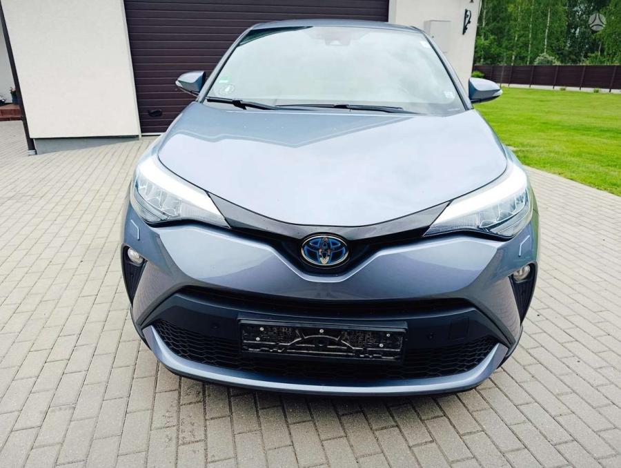 Серый Тойота C-HR 2021 в Шяуляй, объемом двигателя 1.80 л и пробегом 140 тыс. км за 17850 €, фото 4 на AUTOMOTO.COM.LV