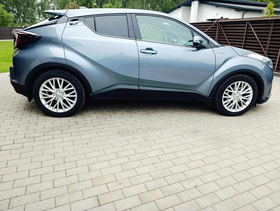 Серый Тойота C-HR 2021 в Шяуляй, объемом двигателя 1.80 л и пробегом 140 тыс. км за 17850 €, фото 9 на AUTOMOTO.COM.LV