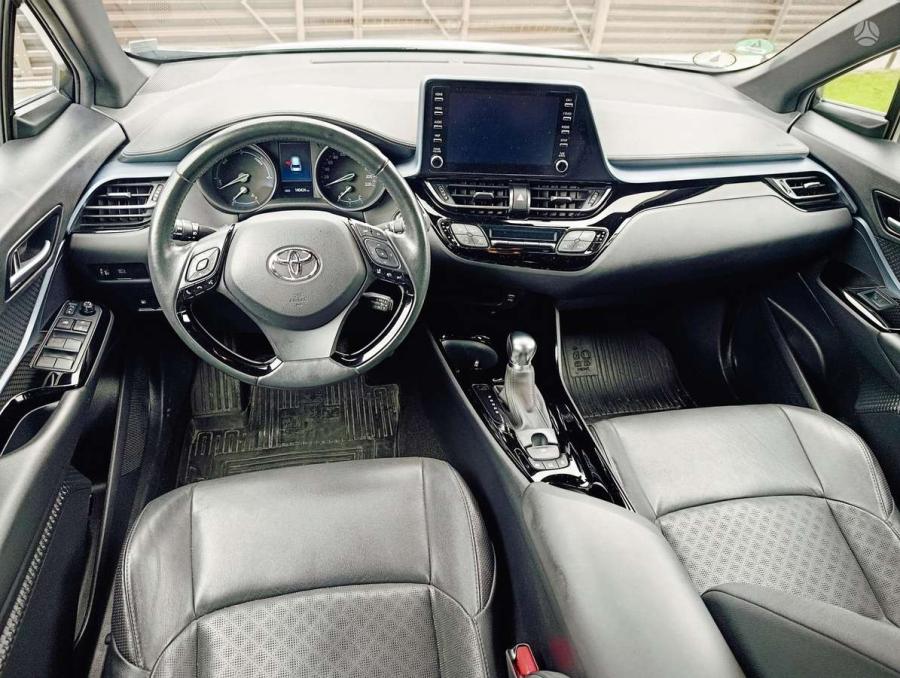Серый Тойота C-HR 2021 в Шяуляй, объемом двигателя 1.80 л и пробегом 140 тыс. км за 17850 €, фото 12 на AUTOMOTO.COM.LV