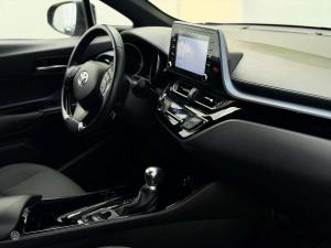 Grey Toyota C-HR 2021 in Vilnius, with an engine capacity of 1.80 L and mileage of 75 thousand km for 18980 €, photo 16 on AUTOMOTO.COM.LV