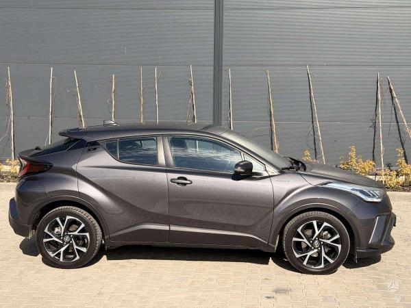 Pelēks Toyota C-HR 2021 Viļņa, ar dzinēja tilpumu 1.80 L un nobraukumu 124 tūkst. km par 18500 €, foto 8 vietnē AUTOMOTO.COM.LV