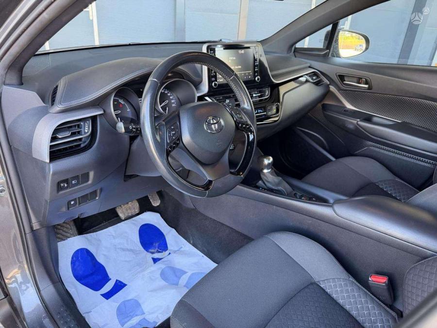 Grey Toyota C-HR 2021 in Vilnius, with an engine capacity of 1.80 L and mileage of 124 thousand km for 18500 €, photo 18 on AUTOMOTO.COM.LV