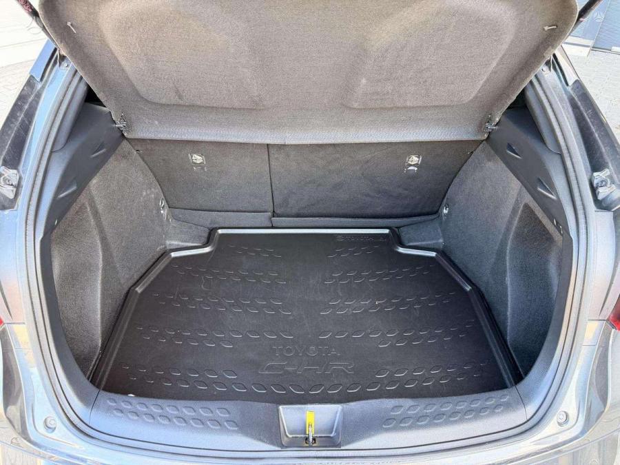 Grey Toyota C-HR 2021 in Vilnius, with an engine capacity of 1.80 L and mileage of 124 thousand km for 18500 €, photo 20 on AUTOMOTO.COM.LV