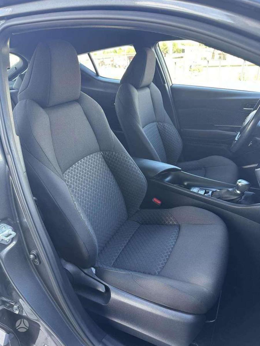 Pelēks Toyota C-HR 2021 Viļņa, ar dzinēja tilpumu 1.80 L un nobraukumu 79 tūkst. km par 21500 €, foto 22 vietnē AUTOMOTO.COM.LV