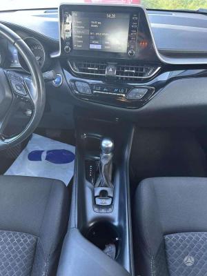 Pelēks Toyota C-HR 2021 Viļņa, ar dzinēja tilpumu 1.80 L un nobraukumu 79 tūkst. km par 21500 €, foto 24 vietnē AUTOMOTO.COM.LV