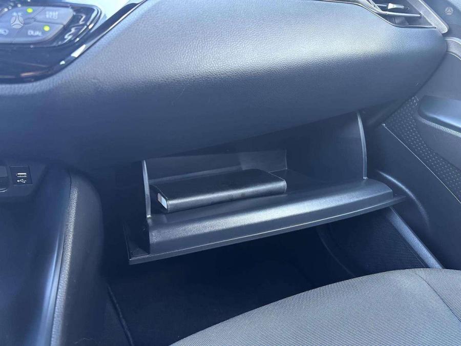 Pelēks Toyota C-HR 2021 Viļņa, ar dzinēja tilpumu 1.80 L un nobraukumu 79 tūkst. km par 21500 €, foto 30 vietnē AUTOMOTO.COM.LV