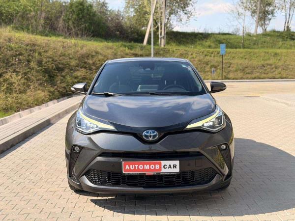 Grey Toyota C-HR 2021 in Vilnius, with an engine capacity of 1.80 L and mileage of 158 thousand km for 19250 €, photo 2 on AUTOMOTO.COM.LV