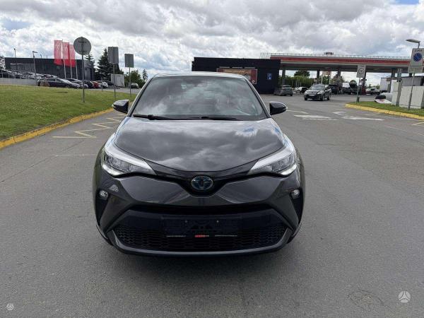 Серый Тойота C-HR 2021 в Вильнюс, объемом двигателя 1.80 л и пробегом 176 тыс. км за 18400 €, фото 3 на AUTOMOTO.COM.LV