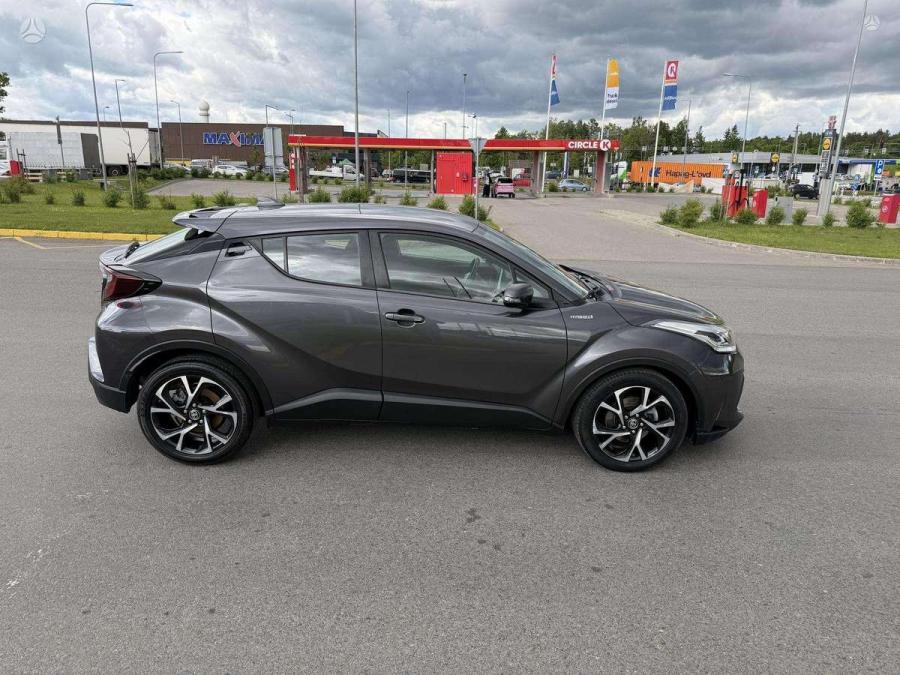 Серый Тойота C-HR 2021 в Вильнюс, объемом двигателя 1.80 л и пробегом 176 тыс. км за 18400 €, фото 8 на AUTOMOTO.COM.LV
