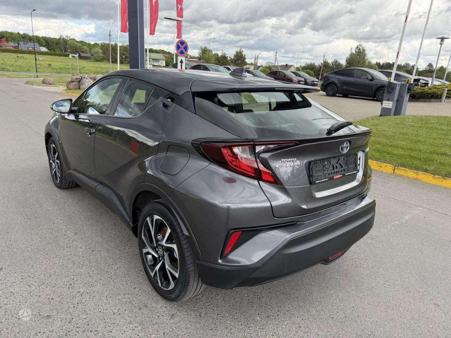 Серый Тойота C-HR 2021 в Вильнюс, объемом двигателя 1.80 л и пробегом 176 тыс. км за 18400 €, фото 13 на AUTOMOTO.COM.LV