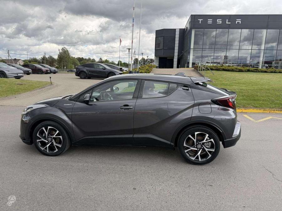 Серый Тойота C-HR 2021 в Вильнюс, объемом двигателя 1.80 л и пробегом 176 тыс. км за 18400 €, фото 14 на AUTOMOTO.COM.LV