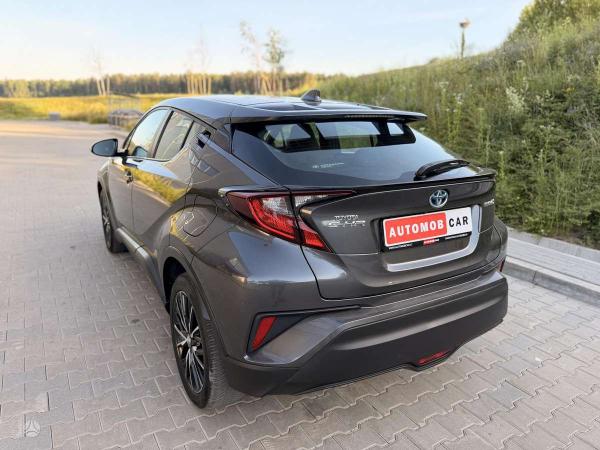 Grey Toyota C-HR 2021 in Vilnius, with an engine capacity of 1.80 L and mileage of 79 thousand km for 20950 €, photo 7 on AUTOMOTO.COM.LV