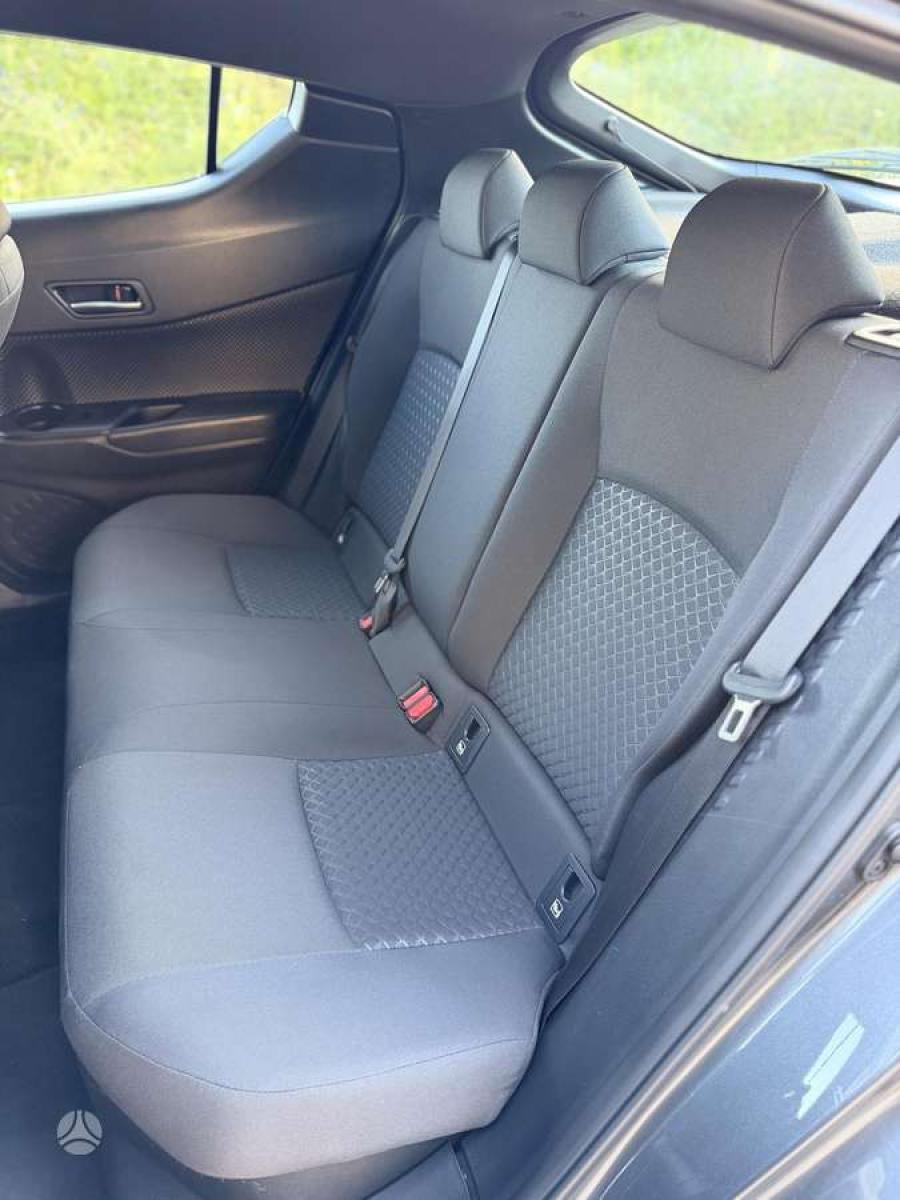 Pelēks Toyota C-HR 2021 Viļņa, ar dzinēja tilpumu 1.80 L un nobraukumu 79 tūkst. km par 20950 €, foto 15 vietnē AUTOMOTO.COM.LV
