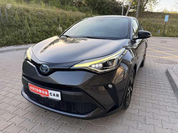 Grey Toyota C-HR 2021 in Vilnius, with an engine capacity of 1.80 L and mileage of 158 thousand km for 18950 €, photo 1 on AUTOMOTO.COM.LV