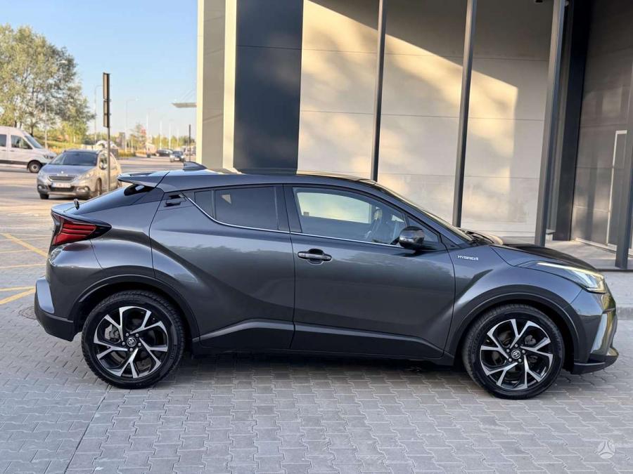 Серый Тойота C-HR 2021 в Вильнюс, объемом двигателя 1.80 л и пробегом 158 тыс. км за 18950 €, фото 13 на AUTOMOTO.COM.LV