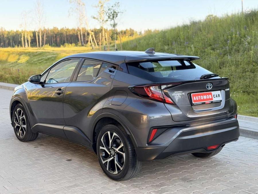 Grey Toyota C-HR 2021 in Vilnius, with an engine capacity of 1.80 L and mileage of 176 thousand km for 18400 €, photo 8 on AUTOMOTO.COM.LV