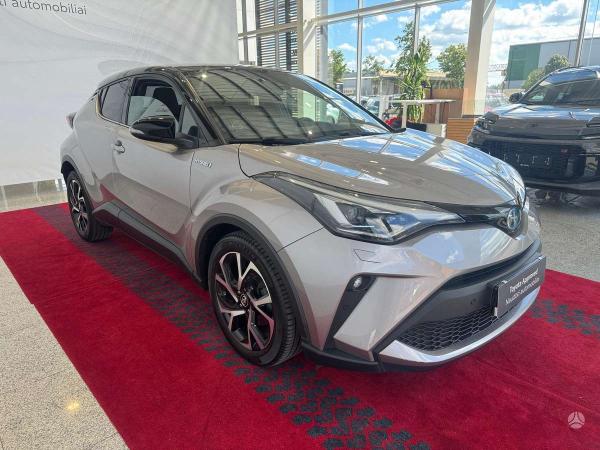Grey Toyota C-HR 2021 in Siauliai, with an engine capacity of 1.80 L and mileage of 87 thousand km for 20900 €, photo 2 on AUTOMOTO.COM.LV