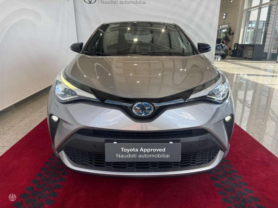 Серый Тойота C-HR 2021 в Шяуляй, объемом двигателя 1.80 л и пробегом 87 тыс. км за 20900 €, фото 4 на AUTOMOTO.COM.LV