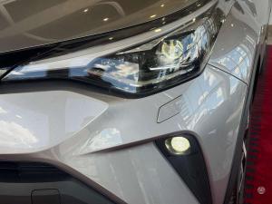 Серый Тойота C-HR 2021 в Шяуляй, объемом двигателя 1.80 л и пробегом 87 тыс. км за 20900 €, фото 5 на AUTOMOTO.COM.LV