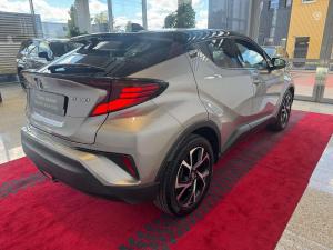 Серый Тойота C-HR 2021 в Шяуляй, объемом двигателя 1.80 л и пробегом 87 тыс. км за 20900 €, фото 9 на AUTOMOTO.COM.LV