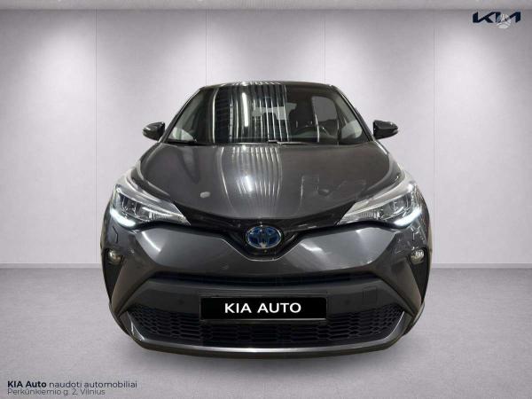 Серый Тойота C-HR 2021 в Вильнюс, объемом двигателя 1.80 л и пробегом 35 тыс. км за 21900 €, фото 3 на AUTOMOTO.COM.LV