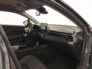 Pelēks Toyota C-HR 2021 Viļņa, ar dzinēja tilpumu 1.80 L un nobraukumu 35 tūkst. km par 21900 €, foto 16 vietnē AUTOMOTO.COM.LV