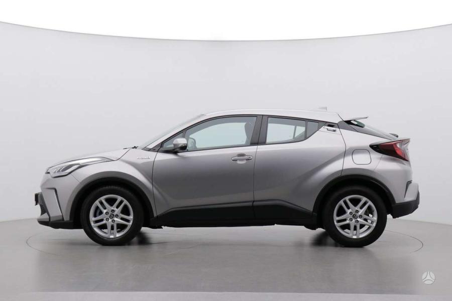 Grey Toyota C-HR 2021 in Vilnius, with an engine capacity of 1.80 L and mileage of 91 thousand km for 23900 €, photo 5 on AUTOMOTO.COM.LV