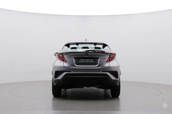 Pelēks Toyota C-HR 2021 Viļņa, ar dzinēja tilpumu 1.80 L un nobraukumu 91 tūkst. km par 23900 €, foto 5 vietnē AUTOMOTO.COM.LV