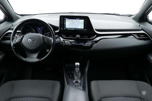 Grey Toyota C-HR 2021 in Vilnius, with an engine capacity of 1.80 L and mileage of 91 thousand km for 23900 €, photo 8 on AUTOMOTO.COM.LV