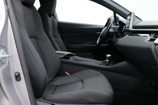 Pelēks Toyota C-HR 2021 Viļņa, ar dzinēja tilpumu 1.80 L un nobraukumu 91 tūkst. km par 23900 €, foto 9 vietnē AUTOMOTO.COM.LV