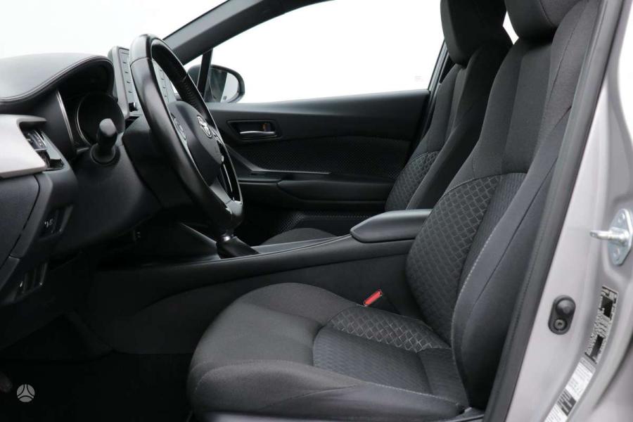 Grey Toyota C-HR 2021 in Vilnius, with an engine capacity of 1.80 L and mileage of 91 thousand km for 23900 €, photo 13 on AUTOMOTO.COM.LV